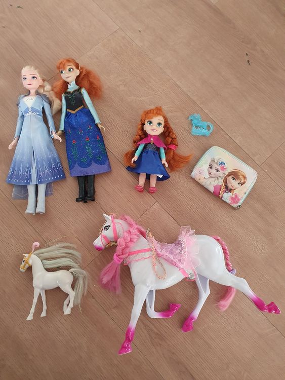 Disney Barbie Anna und Elsa inkl. Pferde und Geldbörse (Gebraucht) in ...