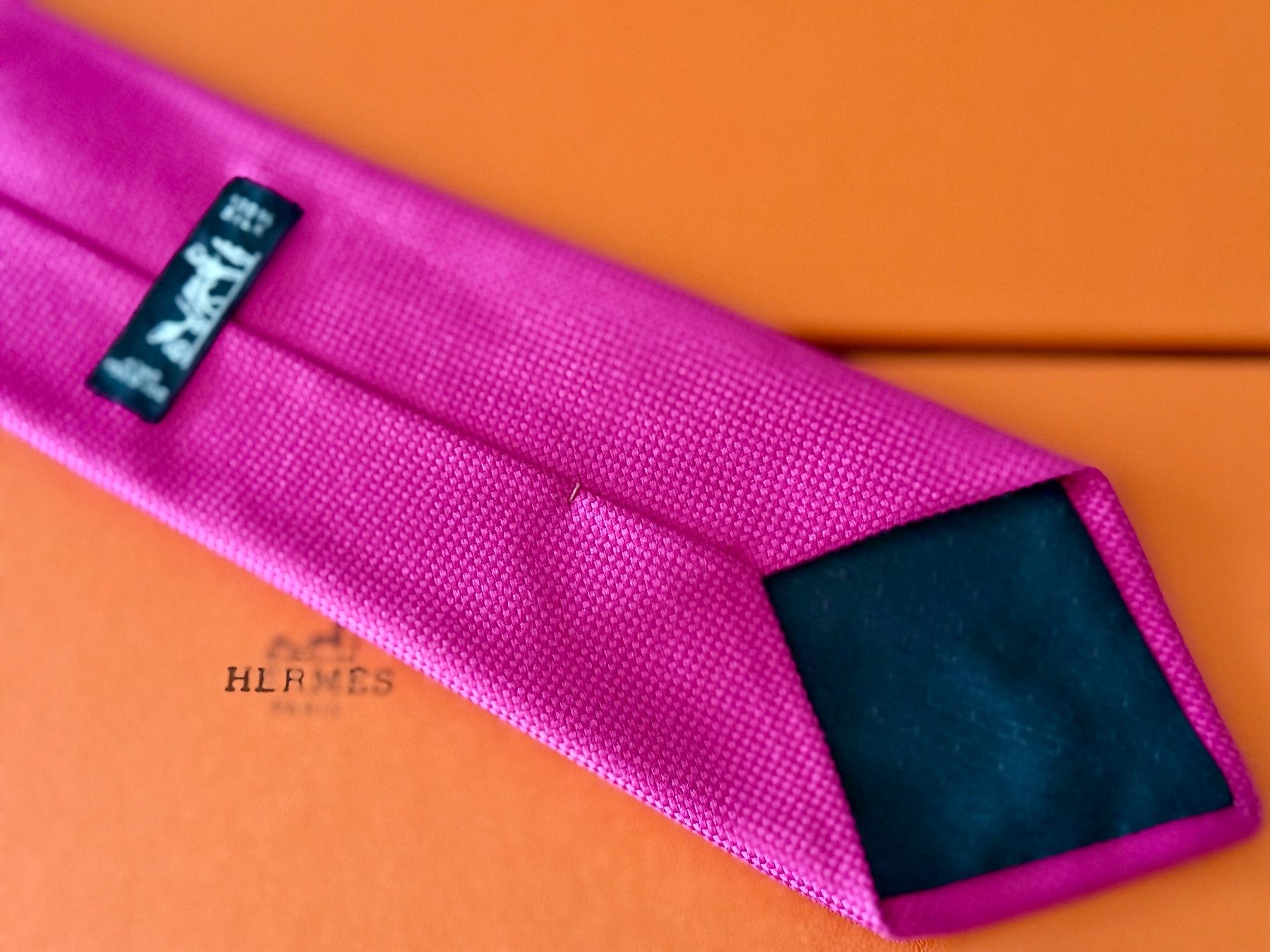 Cravate HERMES-Paris „Magenta Dream“ - avec box original (Neuf (Voir ...