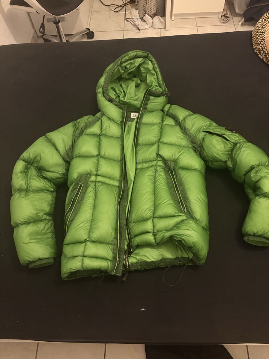C.P. Company Daunen Jacke Grün Top Zustand, Grösse M (Neu (gemäss Beschreibung)) in Wittenbach ...