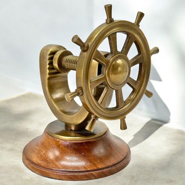 Casse-noix vintage en laiton et bois, forme roue de bateau (D'occasion) à Morges pour CHF 50 ...
