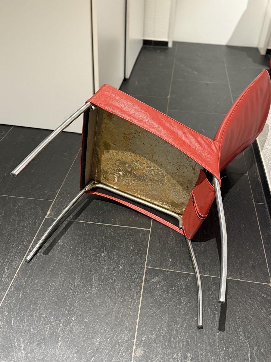 Roter Stuhl mit Chrom-Beinen, Leder, Top Zustand (Gebraucht) in ...