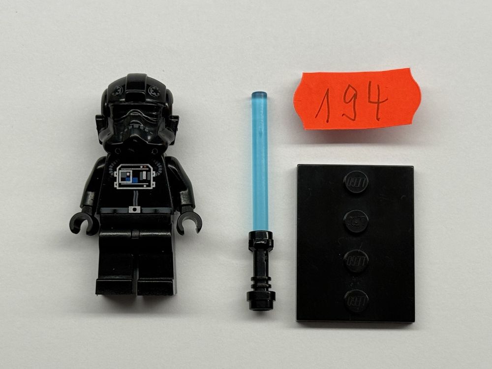 1 Stück LEGO Star Wars -TIE Pilot Minifigur mit Lichtschwert (Gebraucht ...