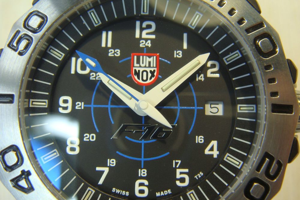 Luminox F-16 Fighting Falcon (Neu (gemäss Beschreibung)) in Emmenbrücke ...