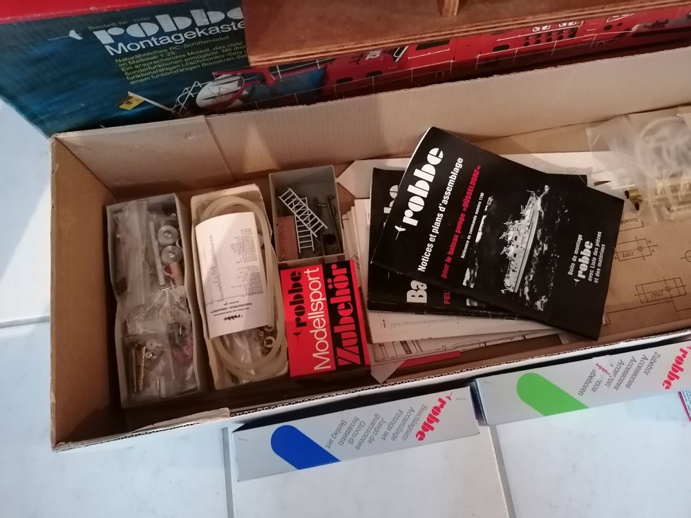 Feuerlöschboot Düsseldorf von robbe (Gebraucht) in Chabrey für CHF 140 – nur Abholung auf ...