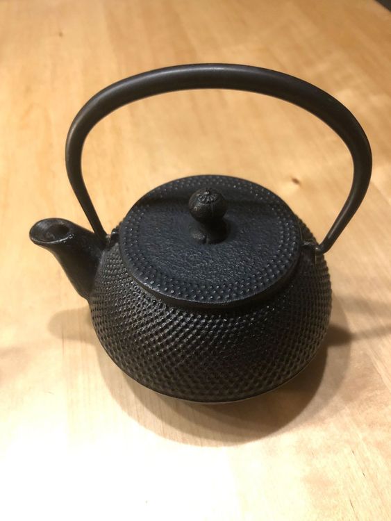 Iwachu Gusseisen-Teekanne 0,3l Japan (Neu (gemäss Beschreibung)) in Sigriswil für CHF 30 – mit ...