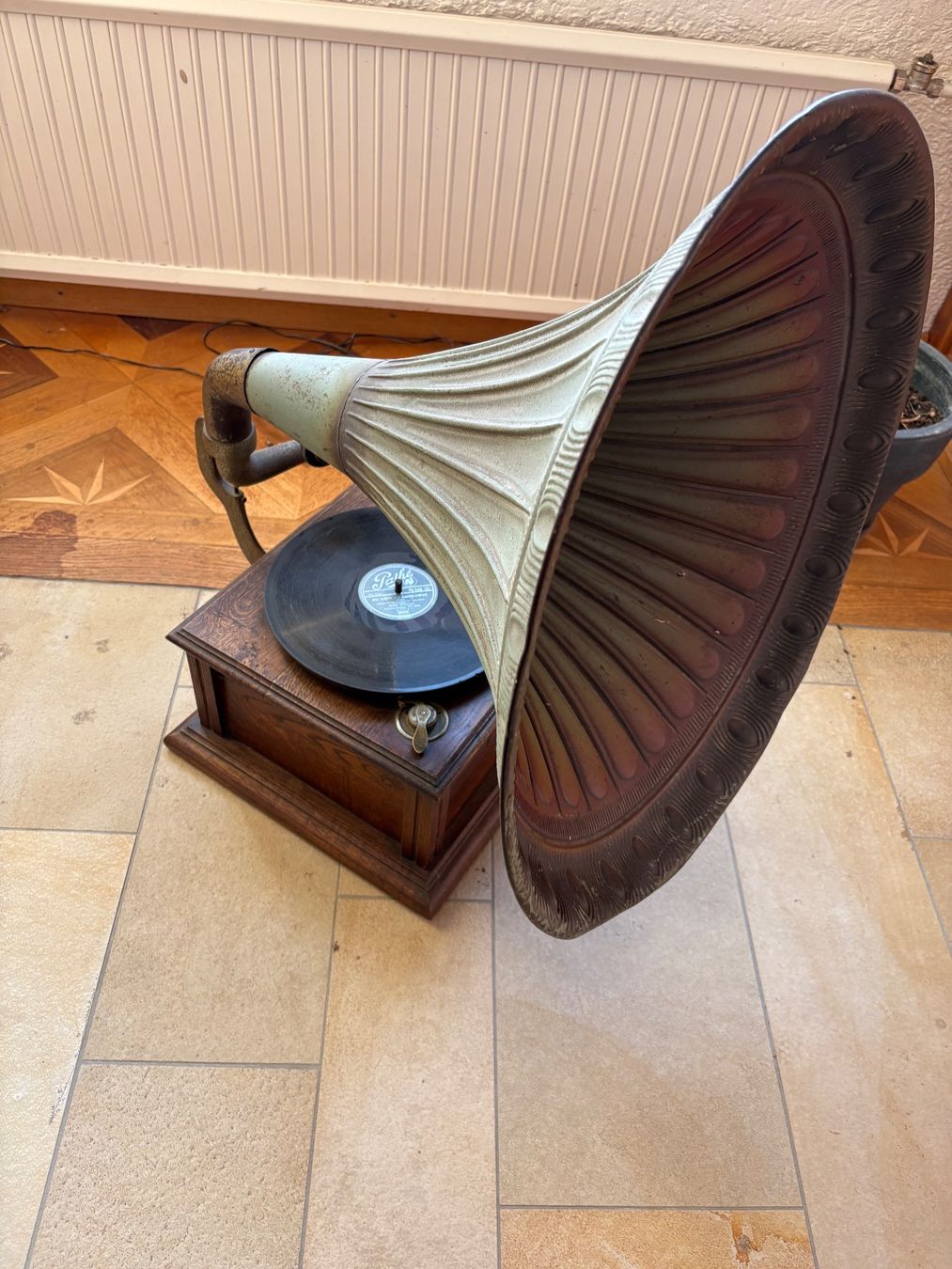 Gramophone antiquité (D'occasion) à Chézard-St-Martin pour CHF 399 ...
