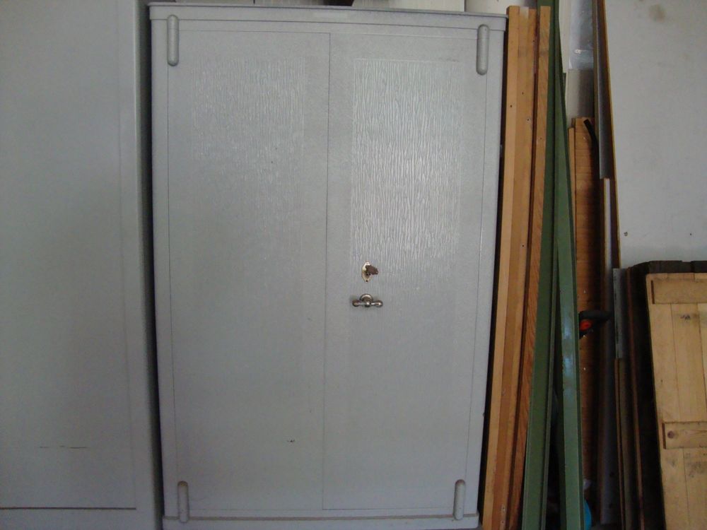 Antiker Tresor 2 türig (Gebraucht) in Stetten für CHF 800 – nur Abholung auf Ricardo kaufen