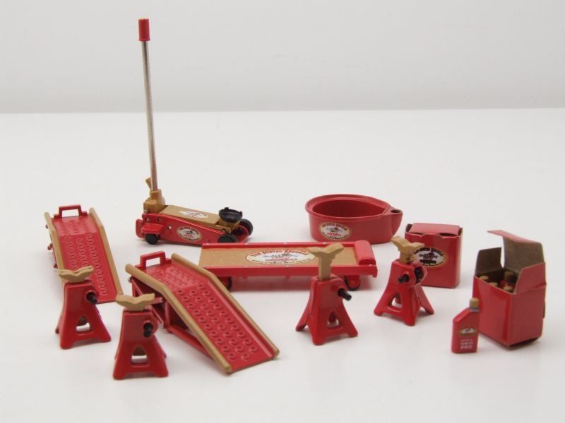 Werkstatt Garage Zubehör "Busted Knuckle Garage" GMP 1:18 | Acheter sur Ricardo