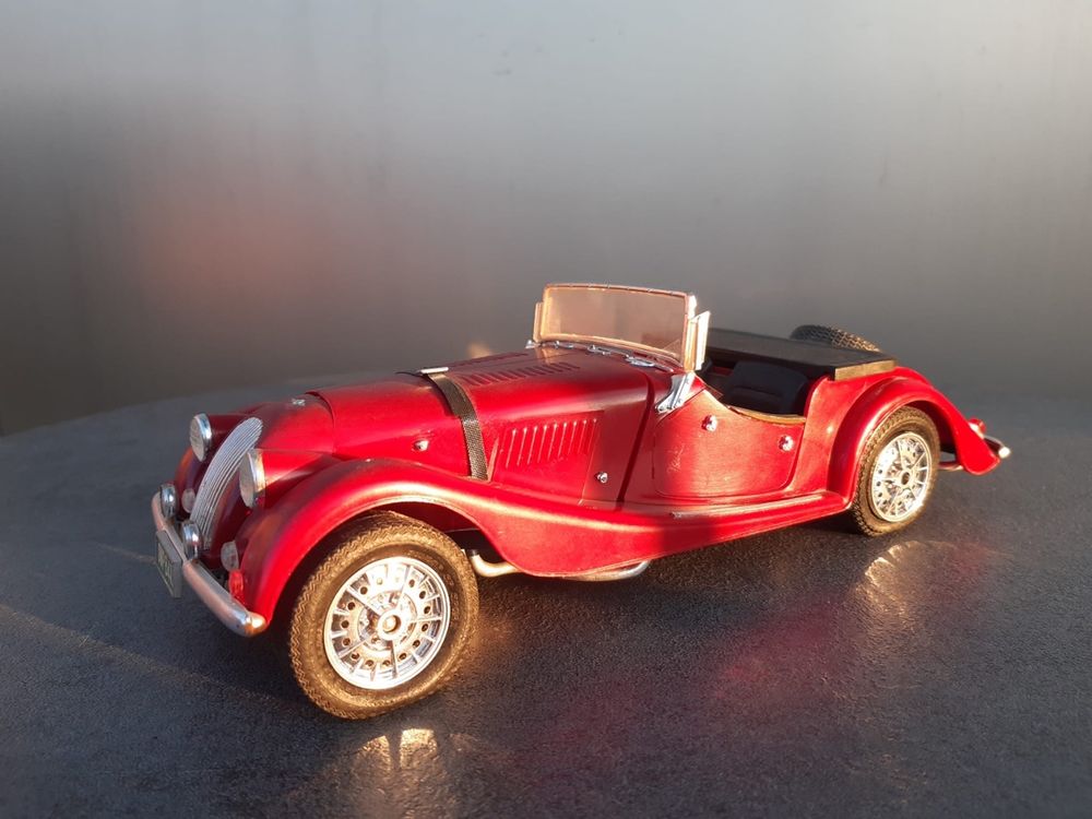 Morgan Plus 8 model car 1:18 scale Burago red (Gebraucht) in Zürich für ...