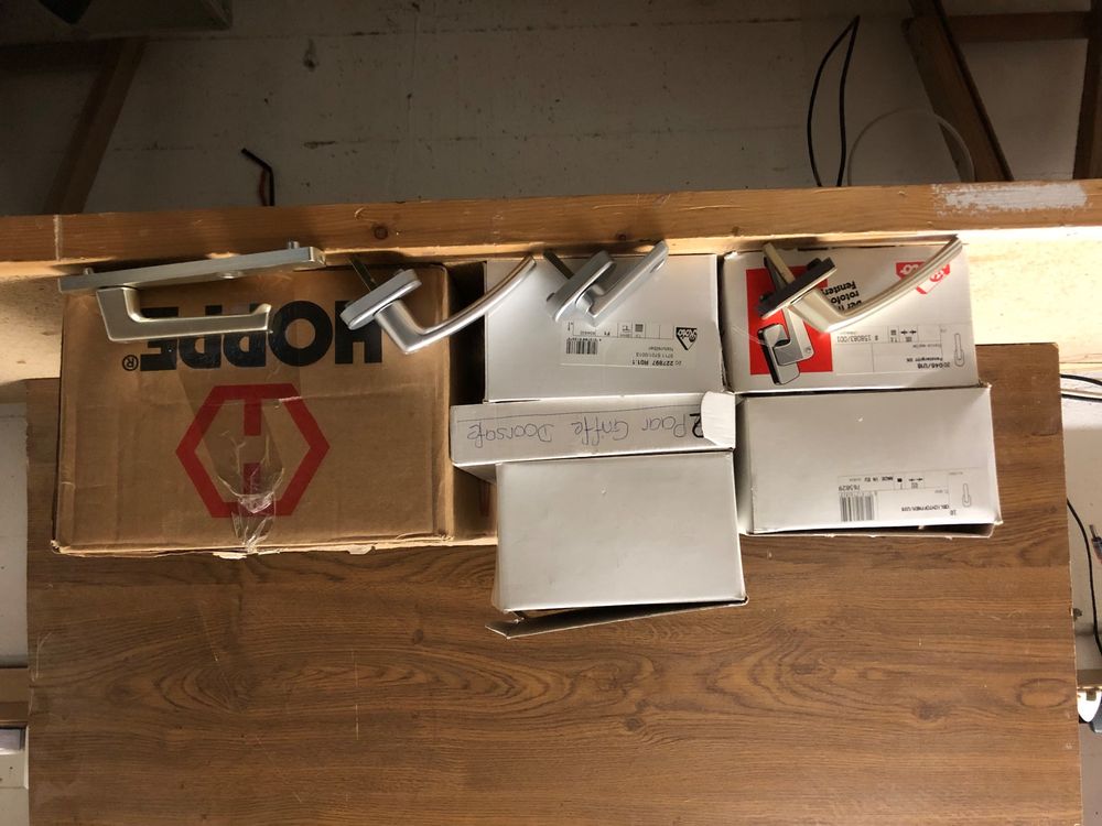 Diverse Türgriffe und Beschläge neuwertig (Neu und originalverpackt) in Schiers für CHF 85 – nur ...