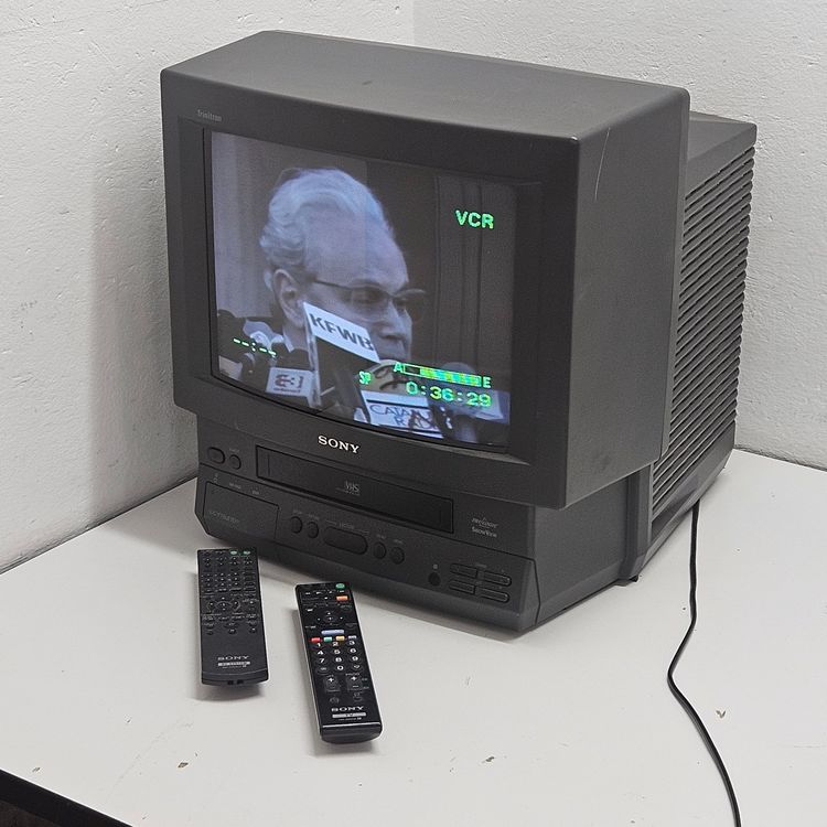SONY Trinitron KV-14V5B mit VHS Video-player/recorder | Kaufen auf Ricardo