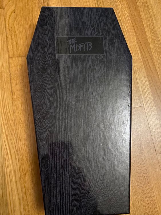 THE MISFITS 4 CD COFFIN BOX SET 1996 W/ PIN & BOOK | Kaufen auf Ricardo