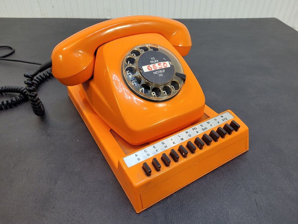 Orange Analog Wählscheibentelefon mit Adressregister 1972 (Defekt) in ...