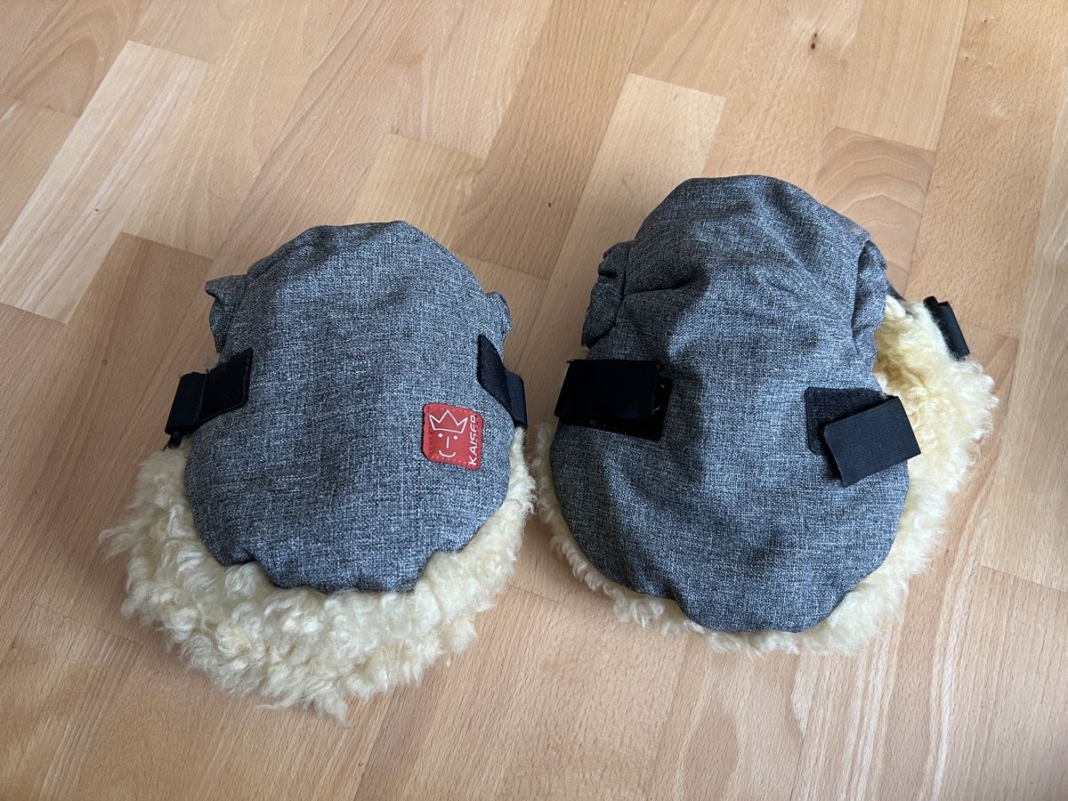 Kaiser Lammfell-Handmuff/Handschuhe für Kinderwagen top! (Gebraucht) in ...