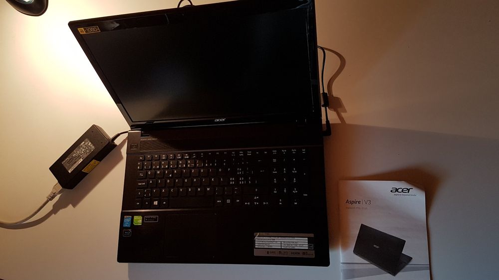 Laptop ACER Aspire V3 17 Zoll i7 32GB RAM (Defekt) in Flawil für CHF ...