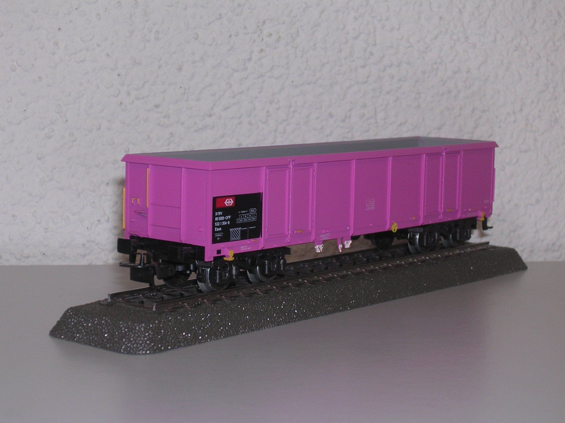 Märklin 4718 SBB Hochbordwagen Eaos pink, in H0 (Gebraucht) in Beringen für CHF 27 – mit ...