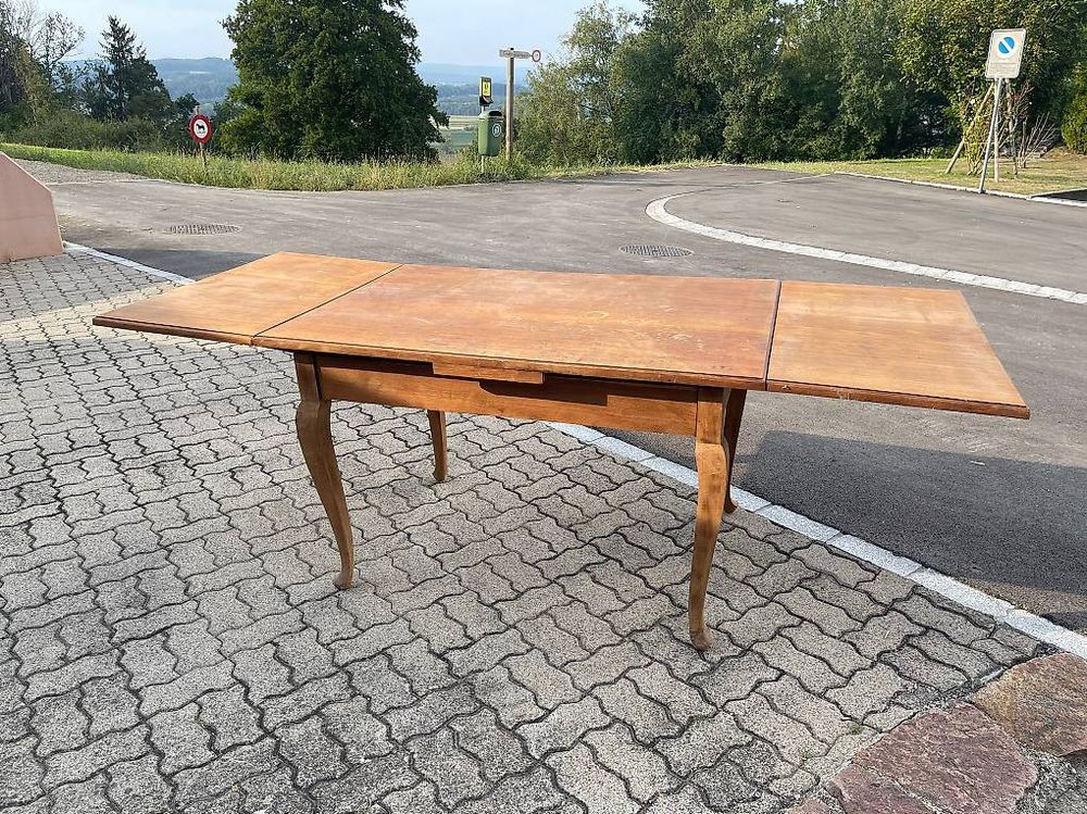 Holztisch (Gebraucht) in Berg am Irchel für CHF 26 – nur Abholung auf Ricardo kaufen