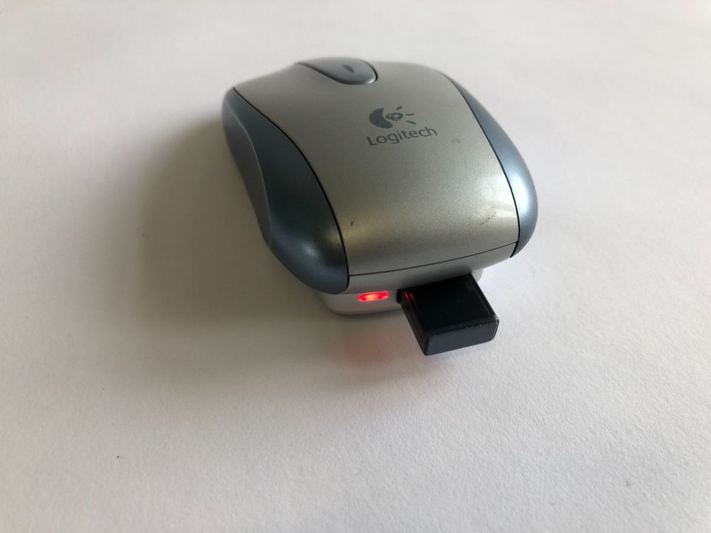 Funkmaus Logitech V500 (super ergonomisch) (Gebraucht) in Huttwil für ...