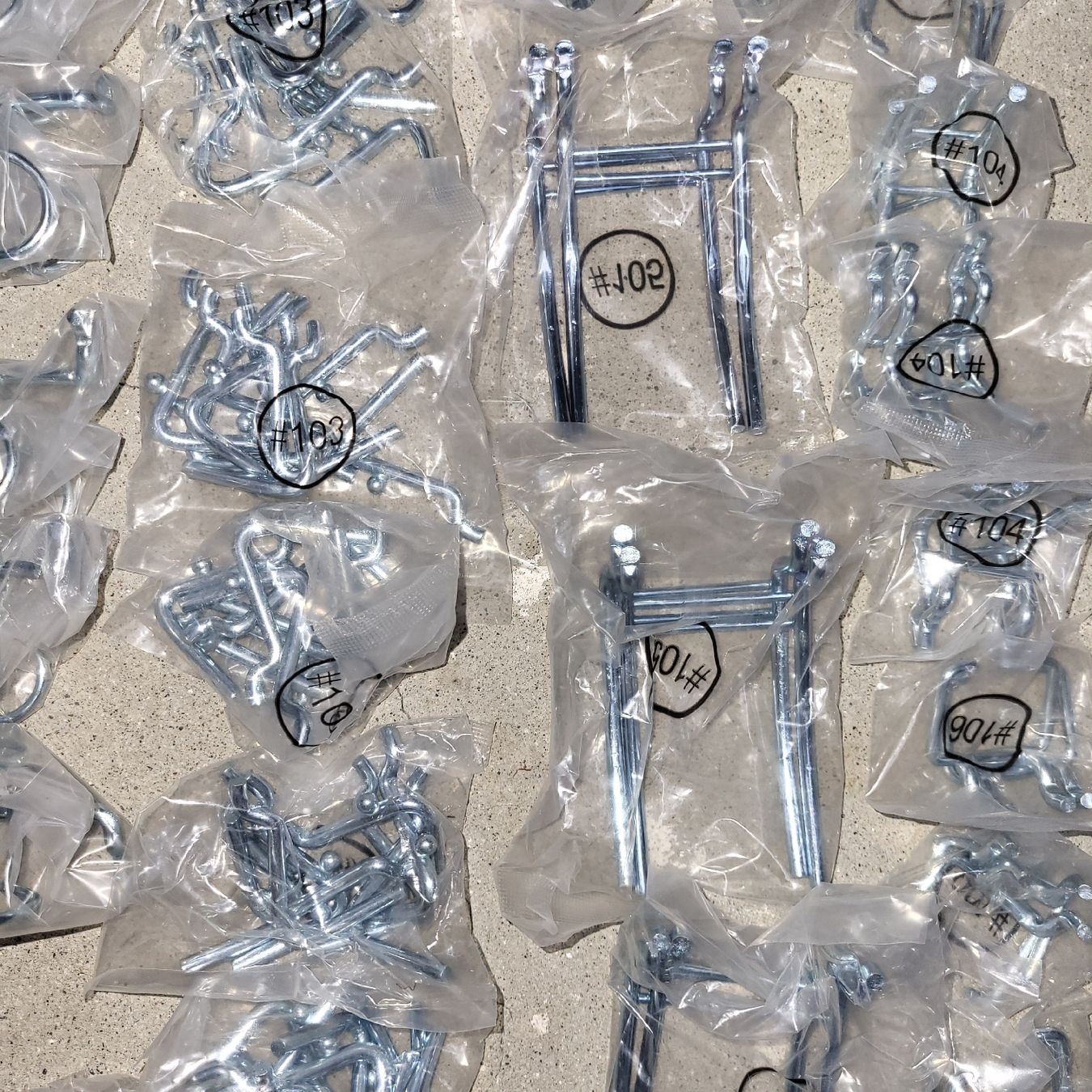 crochet pour parroie perforée bauhaus (Neuf avec emballage d'origine) à ...