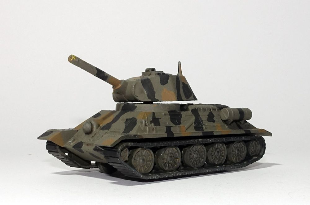 T34 Panzer Camouflage Armee Army 1:87 (Gebraucht) in Wiebelskirchen für ...