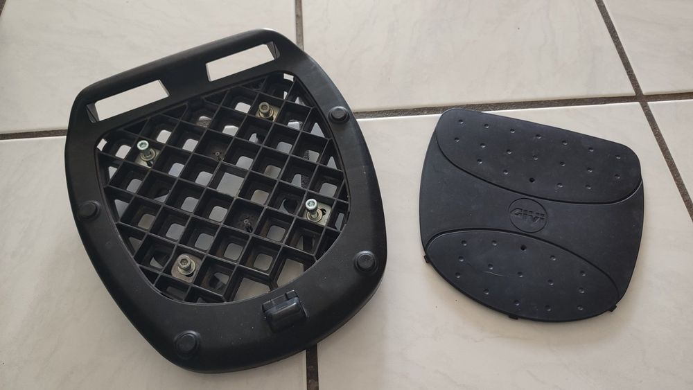 Givi Adapterplatte für Topcase (Gebraucht) in Menzingen für CHF 10 – mit Lieferung auf Ricardo ...