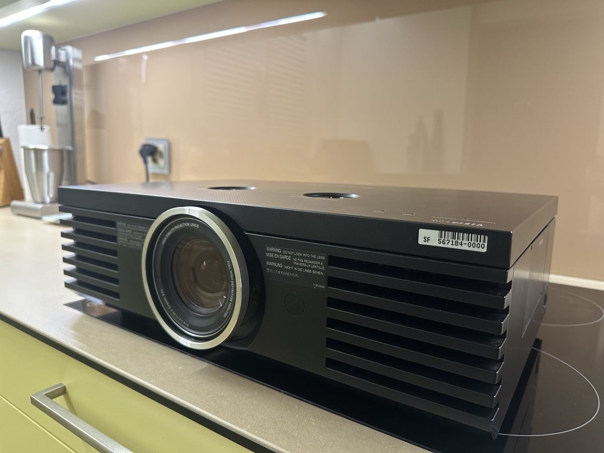 Panasonic PT AE 4000 FullHD HighEnd Segment Full HD Beamer (Gebraucht ...