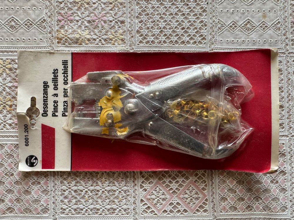 Ösenzange mit Ösen, neu und originalverpackt. Rarität! (Gebraucht) in ...