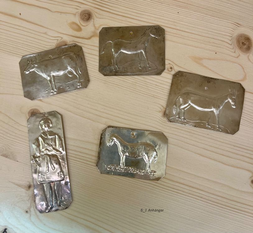 6 antike Blech Anhänger Kuh, Mädchen, Esel Pferd Weihnachten (Gebraucht ...
