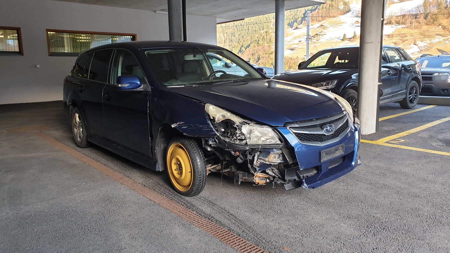 Subaru Legacy 2.0i Swiss Edition - MFK 07.2025 - Unfall (Defekt) in Val ...