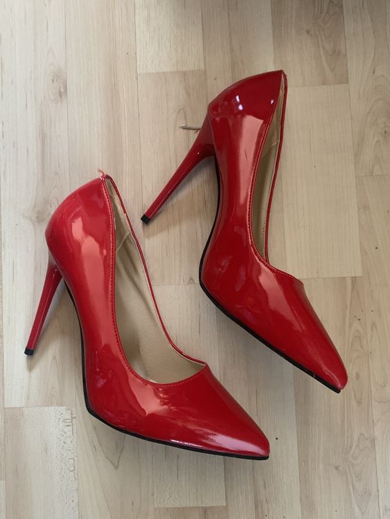 Talon rouge simple (Gebraucht) in St-Légier-Chiésaz für CHF 10 – mit ...