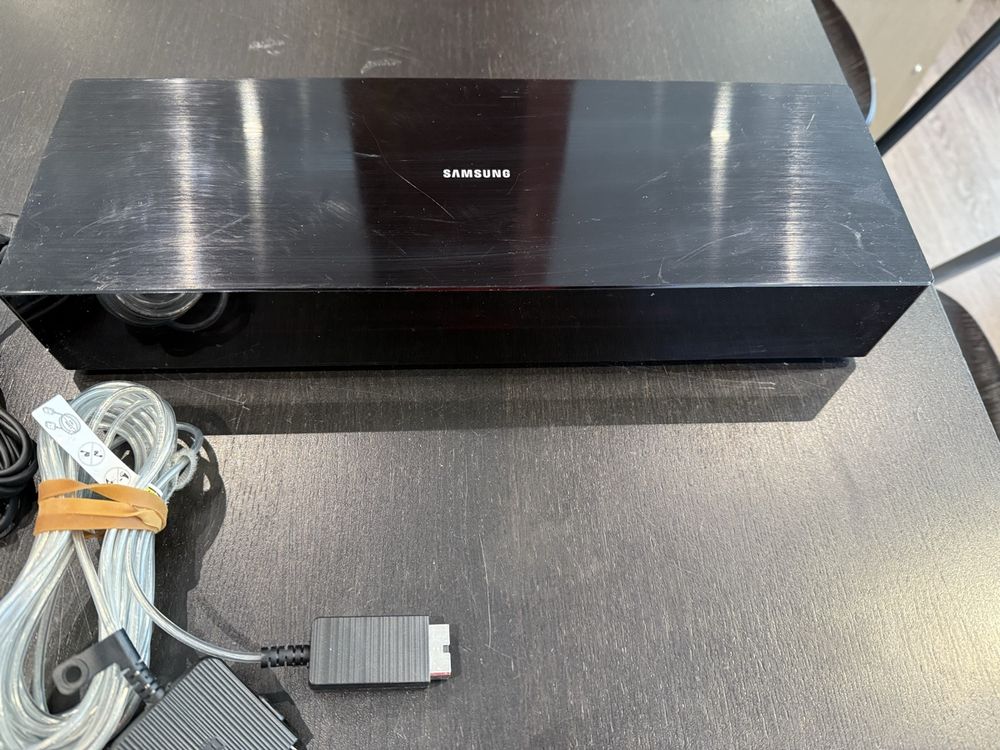 Samsung One Connect Box BN 86-07104 D inkl Kabel | Kaufen auf Ricardo