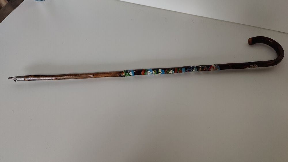 Holz Wanderstock mit Wappen (Gebraucht) in Aarau für CHF 10 – nur Abholung auf Ricardo kaufen