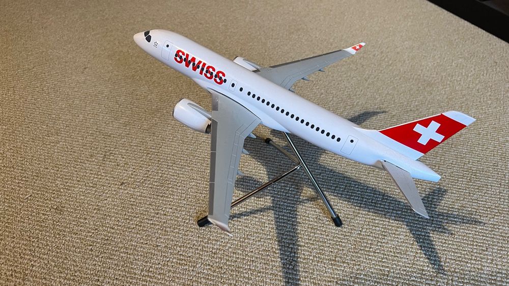 Swiss Modell 1 : 200 Bombardier CS 100 | Kaufen auf Ricardo
