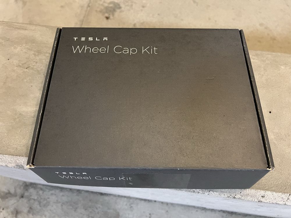Tesla Model 3 Aero Wheel Cap Kit (Neu und originalverpackt) in Vitznau ...