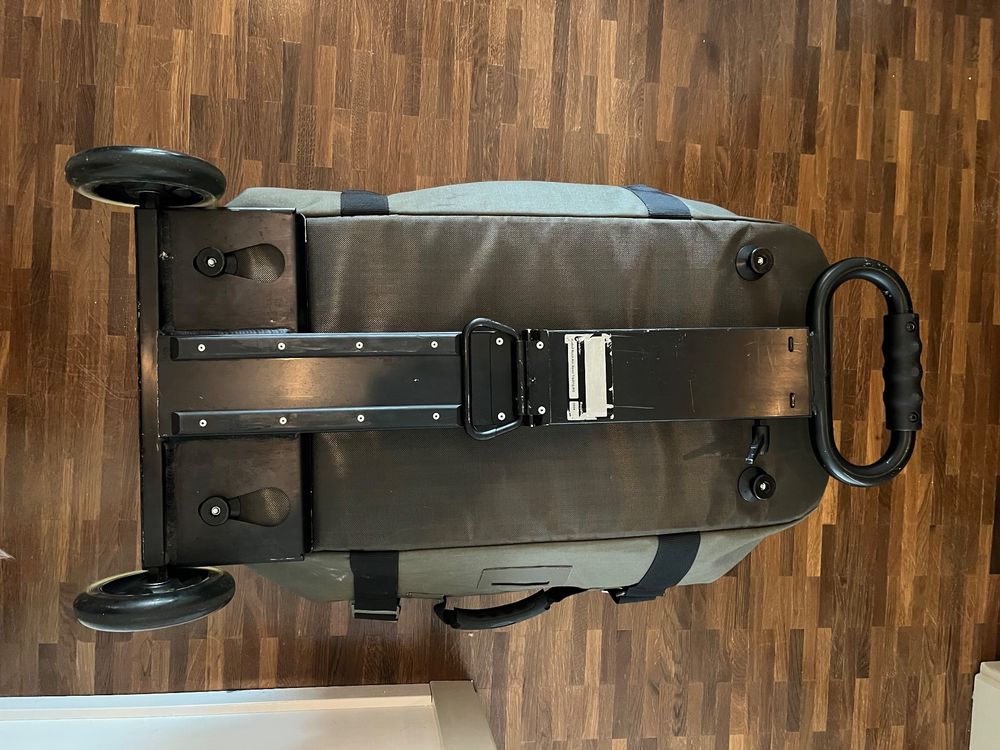 Rollkoffer Rolltasche Schweizer Armee Militär (Gebraucht) in Glattpark ...