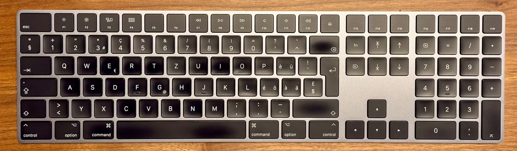 Apple Magic Keyboard mit Zahlenblock, Space Gray, CH-Layout (Gebraucht ...