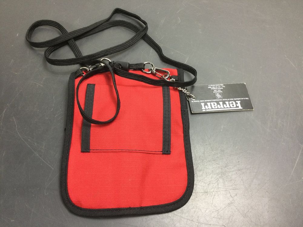 Kleine Ferrari Tasche zum umhängen (Gebraucht) in Wangen SZ für CHF 29 ...