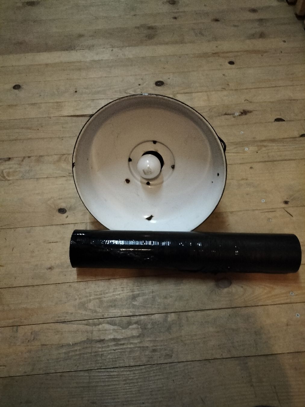 2x Lampes industrielles vintage noire en émail (D'occasion) à Tschugg ...