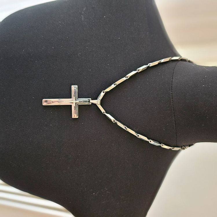 ENDET. Massive kette mit Kreuz und Steinchen 53cm lang (Neu (gemäss Beschreibung)) in wolfhalden ...