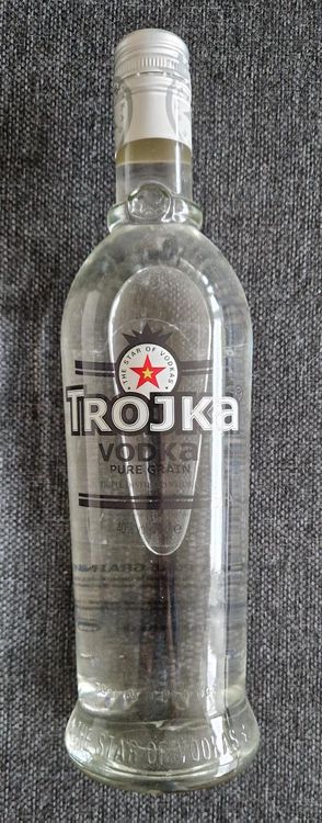 Trojka Vodka Pure Grain (Neu und originalverpackt) in Diegten für CHF ...
