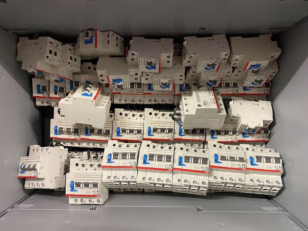 ABB Smissline Sicherungen (Gebraucht) in Greifensee für CHF 2 – mit Lieferung auf Ricardo kaufen