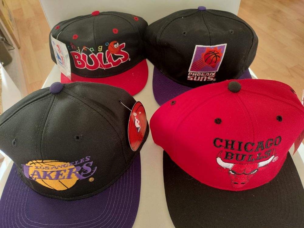 4 neue NBA Caps (Neu und originalverpackt) in Schwanden Sigrisw für CHF ...