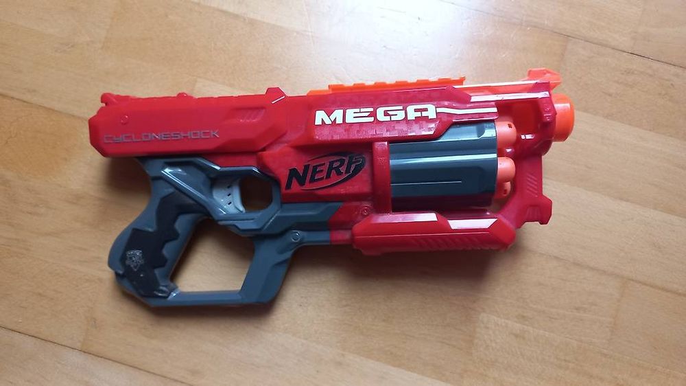 Pistolet Nerf rouge Mega (Gebraucht) in La Tour-de-Peilz für CHF 20 – nur Abholung auf Ricardo ...