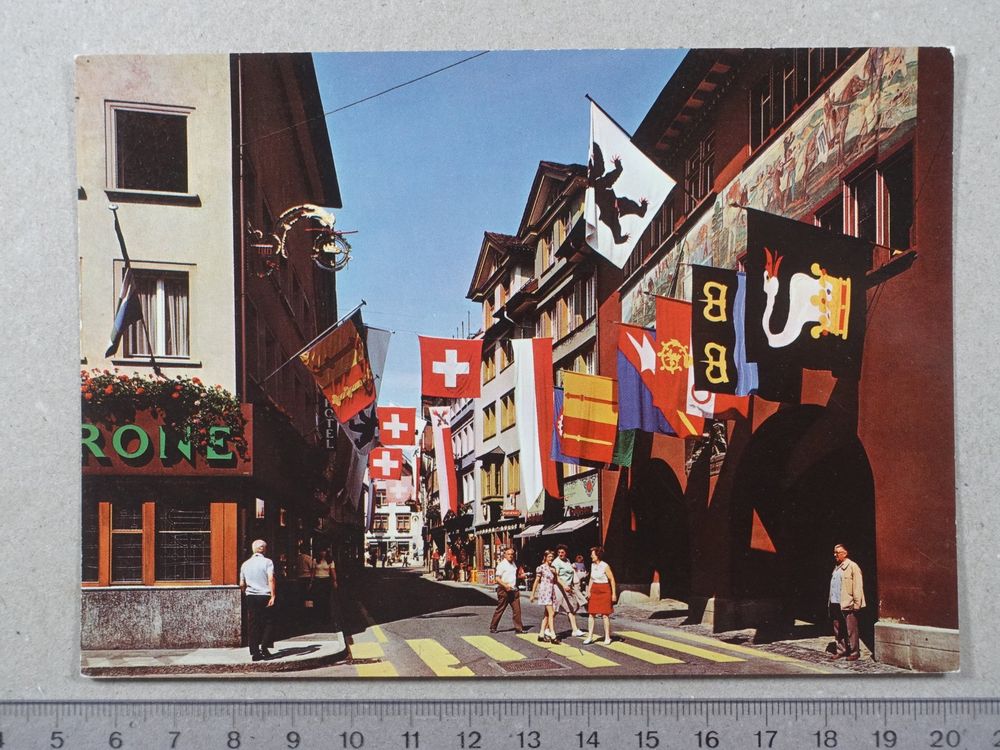 Appenzell, Hauptgasse, belebt, Fahnen, Flaggen, Rathaus (Gebraucht) in Lenzburg für CHF 3 – mit ...