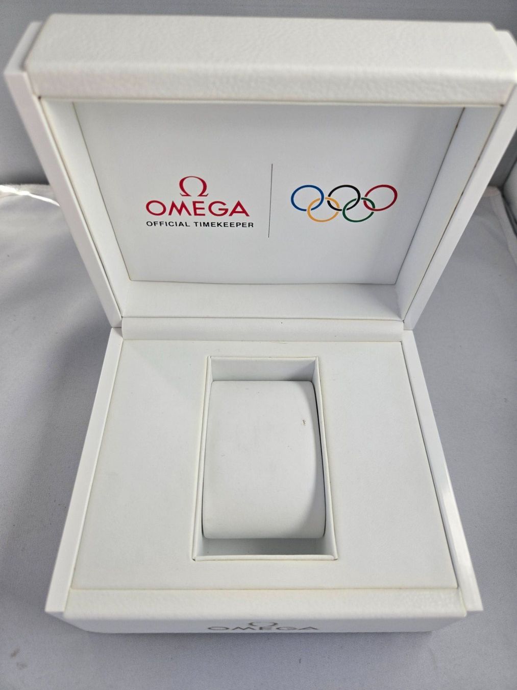 Omega Olympic Games Uhrenbox (Gebraucht) in Chabrey für CHF 190 – mit ...