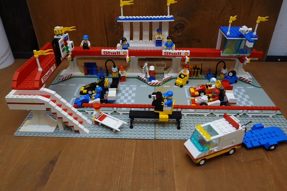 Lego 6395 Formula 1 Station (Gebraucht) in Trin für CHF 48 – mit ...