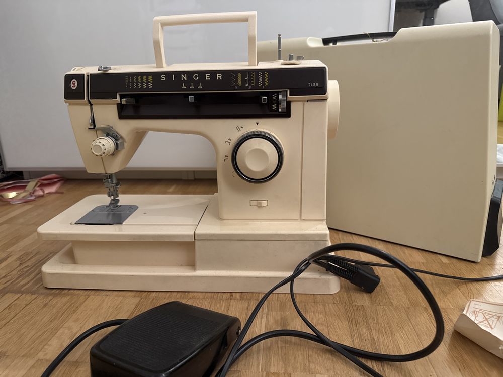 Vintage Nähmaschine Singer 7105 mit Koffer (Gebraucht) in Zürich für ...