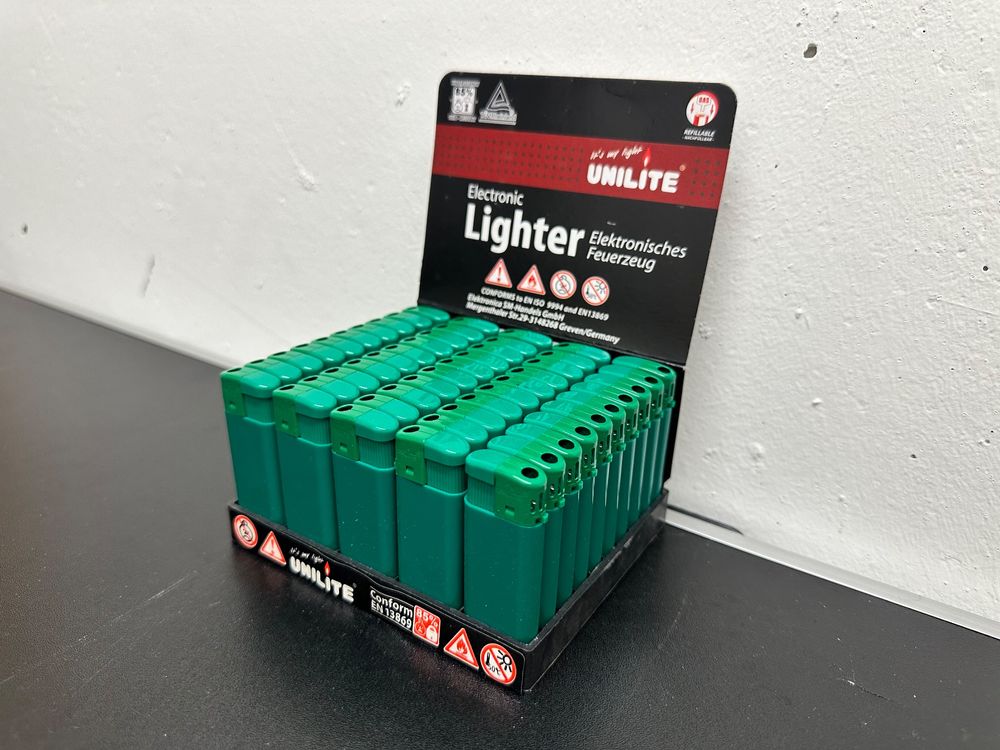 Neu Display Feuerzeug Grün (50x) (Neu und originalverpackt) in Inwil für CHF 12 – mit Lieferung ...
