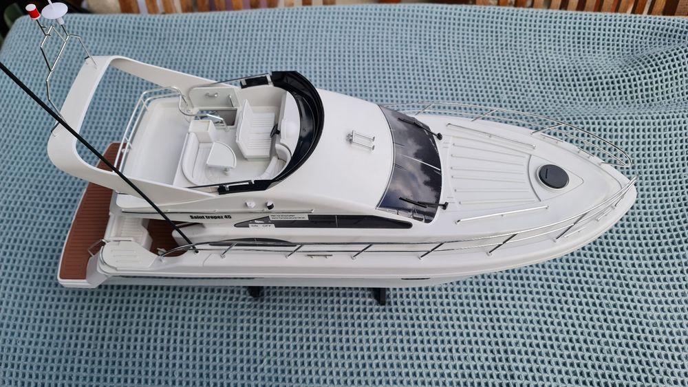 Carson Model Sport - RC Motoryacht Saint Tropez 1:20 (Gebraucht) in ...