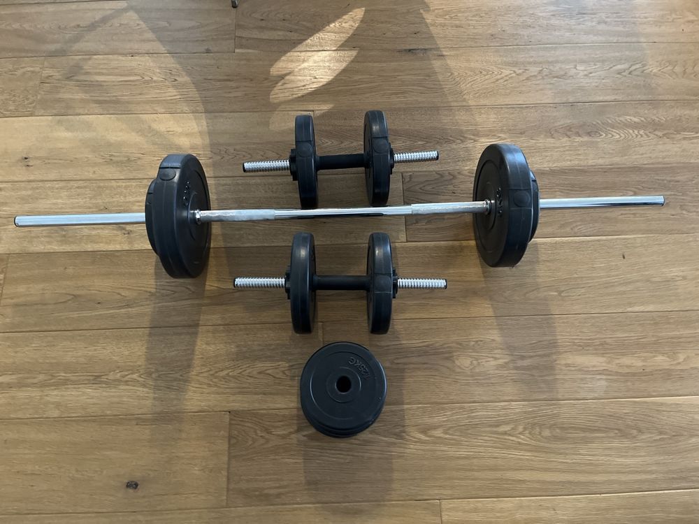 Lang- und Kurzhantel mit Gewichten (Gebraucht) in Baar für CHF 27 – nur ...